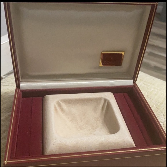 Rolex | Accessories | Rolex Vintage 96 Circa Box With Hand Embroiling ...